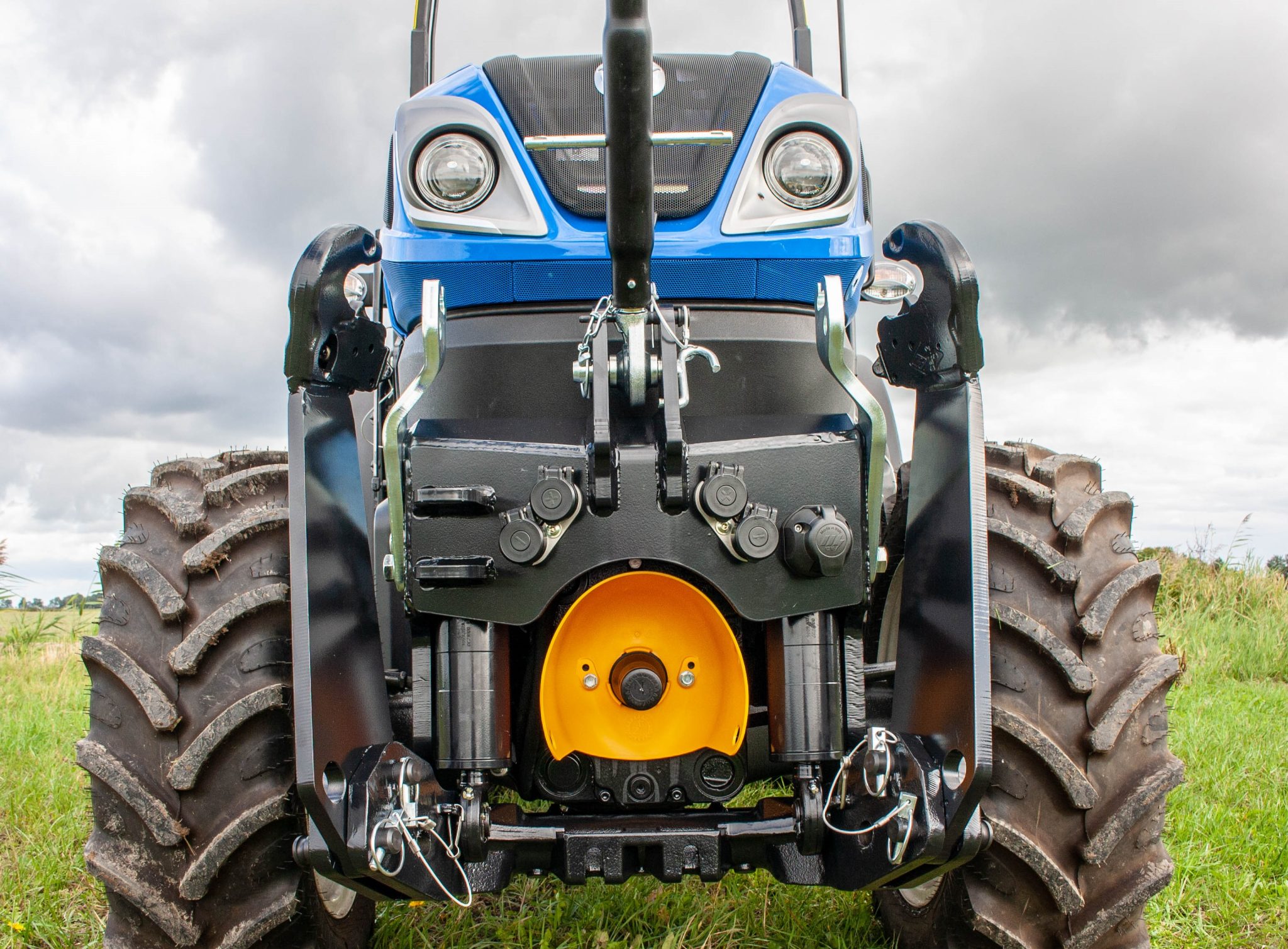 New front linkage systems for New Holland T4 and T5 models - Lynx ...