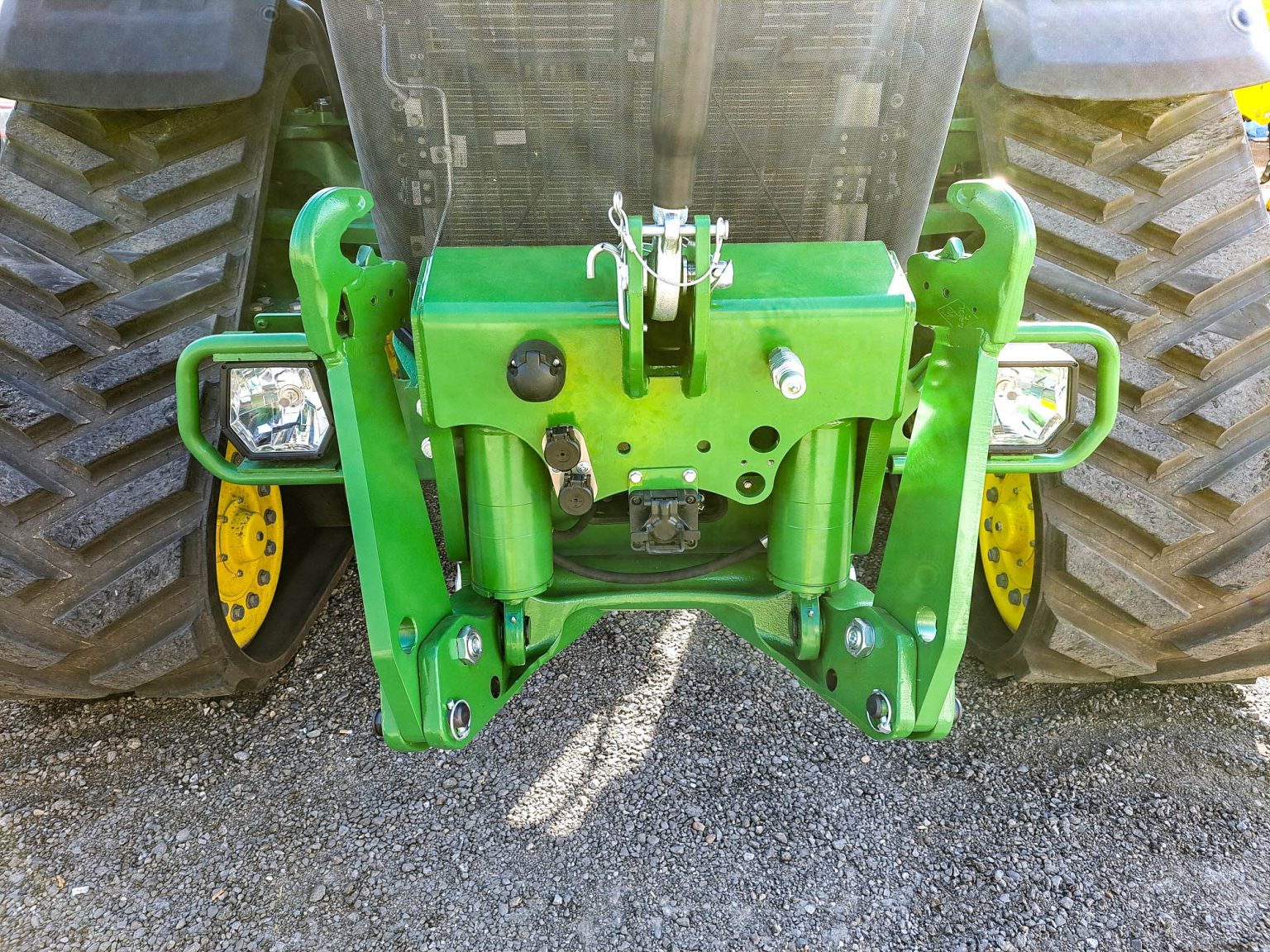 New front linkage system for Deere 8RX Stage 5 tractors - Lynx ...